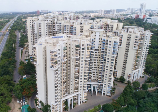 A December To Remember - 1 lakh Amazon Voucher on Every Booking
